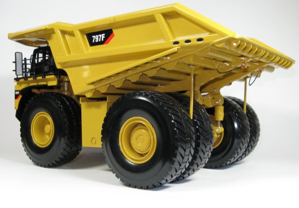 Miniature Construction World - Caterpillar 797F Mining Truck