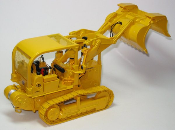 Miniature Construction World - International 175C Tracked Loader